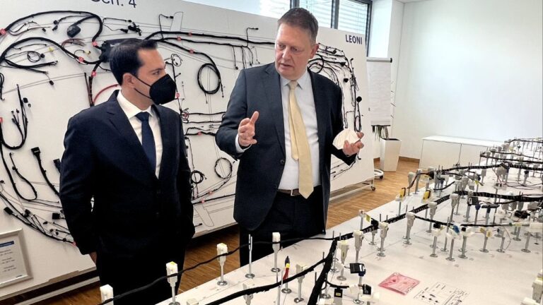 Vila Dosal firma con Leoni para la generación de empleos en Yucatán