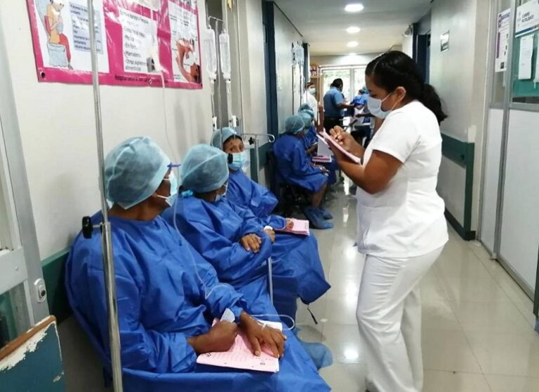 Más de 100 personas son operadas por padecer cataratas